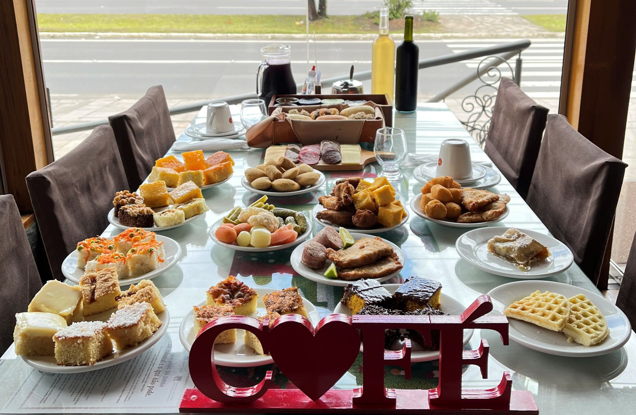 Como funciona um Café Colonial em Gramado? Dicas de Cafés Coloniais!